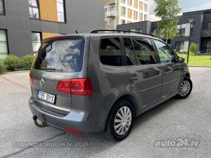 Grey Volkswagen Touran 2010 in Tartu, with an engine capacity of 1.20 L and mileage of 273 thousand km for 4399 €, photo 2 on AUTOMOTO.COM.LV