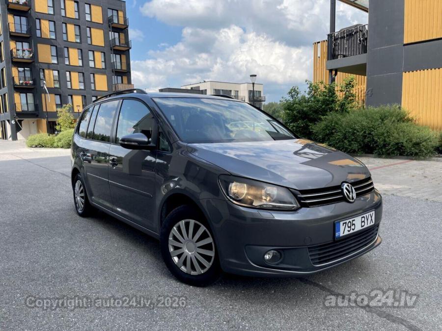 Grey Volkswagen Touran 2010 in Tartu, with an engine capacity of 1.20 L and mileage of 273 thousand km for 4399 €, photo 3 on AUTOMOTO.COM.LV