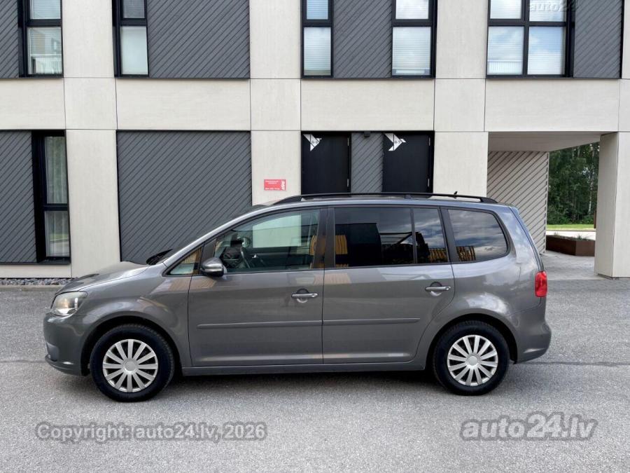 Grey Volkswagen Touran 2010 in Tartu, with an engine capacity of 1.20 L and mileage of 273 thousand km for 4399 €, photo 5 on AUTOMOTO.COM.LV