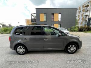 Grey Volkswagen Touran 2010 in Tartu, with an engine capacity of 1.20 L and mileage of 273 thousand km for 4399 €, photo 6 on AUTOMOTO.COM.LV