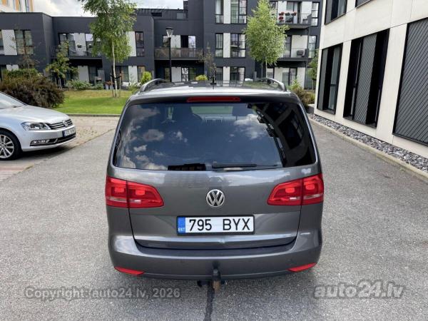 Grey Volkswagen Touran 2010 in Tartu, with an engine capacity of 1.20 L and mileage of 273 thousand km for 4399 €, photo 8 on AUTOMOTO.COM.LV