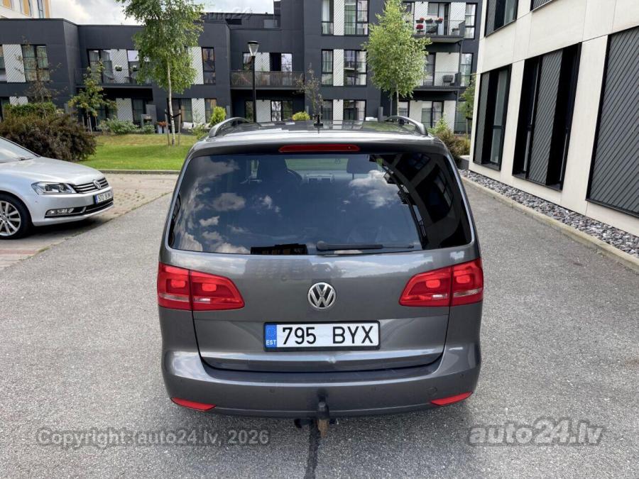 Grey Volkswagen Touran 2010 in Tartu, with an engine capacity of 1.20 L and mileage of 273 thousand km for 4399 €, photo 8 on AUTOMOTO.COM.LV