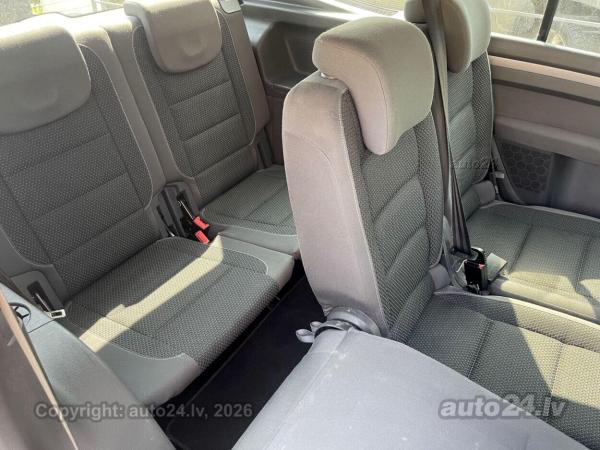 Grey Volkswagen Touran 2010 in Tartu, with an engine capacity of 1.20 L and mileage of 273 thousand km for 4399 €, photo 11 on AUTOMOTO.COM.LV