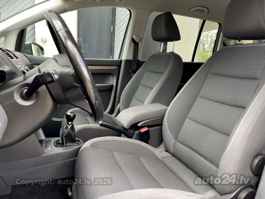 Grey Volkswagen Touran 2010 in Tartu, with an engine capacity of 1.20 L and mileage of 273 thousand km for 4399 €, photo 14 on AUTOMOTO.COM.LV