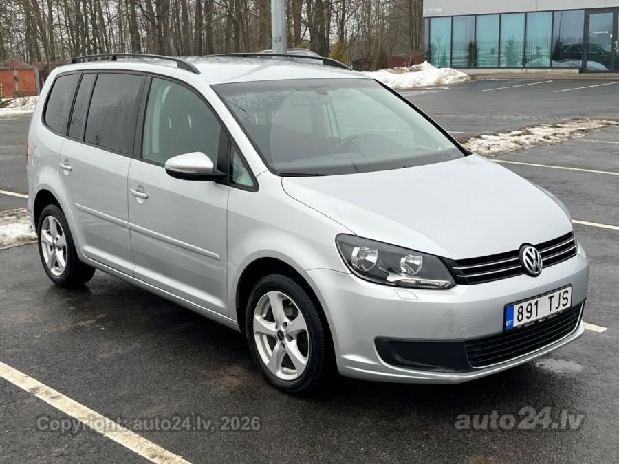 Grey Volkswagen Touran 2010 in Tartu, with an engine capacity of 1.60 L and mileage of 263 thousand km for 4999 €, photo 2 on AUTOMOTO.COM.LV