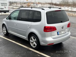 Grey Volkswagen Touran 2010 in Tartu, with an engine capacity of 1.60 L and mileage of 263 thousand km for 4999 €, photo 4 on AUTOMOTO.COM.LV