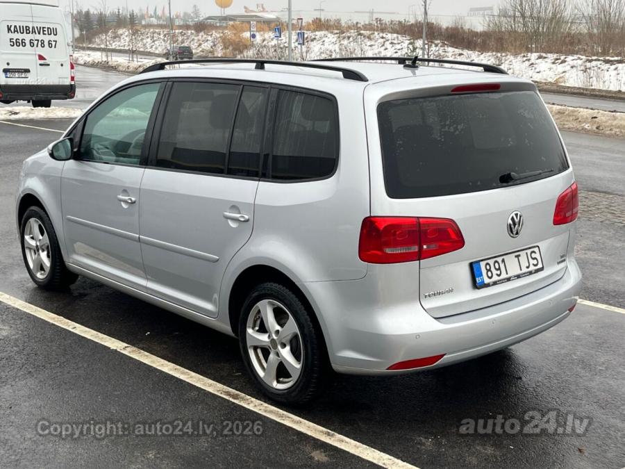 Grey Volkswagen Touran 2010 in Tartu, with an engine capacity of 1.60 L and mileage of 263 thousand km for 4999 €, photo 4 on AUTOMOTO.COM.LV