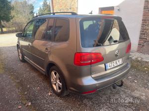 Pelēks Volkswagen Touran 2010 Pelva, ar dzinēja tilpumu 2.00 L un nobraukumu 339 tūkst. km par 5700 €, foto 4 vietnē AUTOMOTO.COM.LV