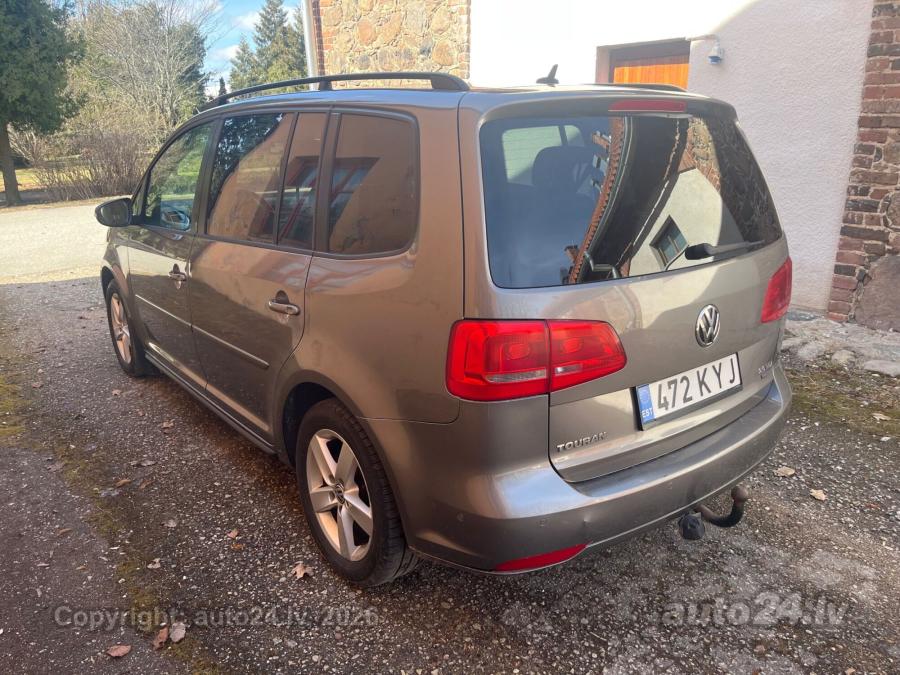 Pelēks Volkswagen Touran 2010 Pelva, ar dzinēja tilpumu 2.00 L un nobraukumu 339 tūkst. km par 5700 €, foto 4 vietnē AUTOMOTO.COM.LV