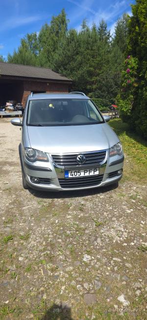Grey Volkswagen Touran 2010 in Valga, with an engine capacity of 2.00 L and mileage of 316 thousand km for 3000 €, photo  on AUTOMOTO.COM.LV