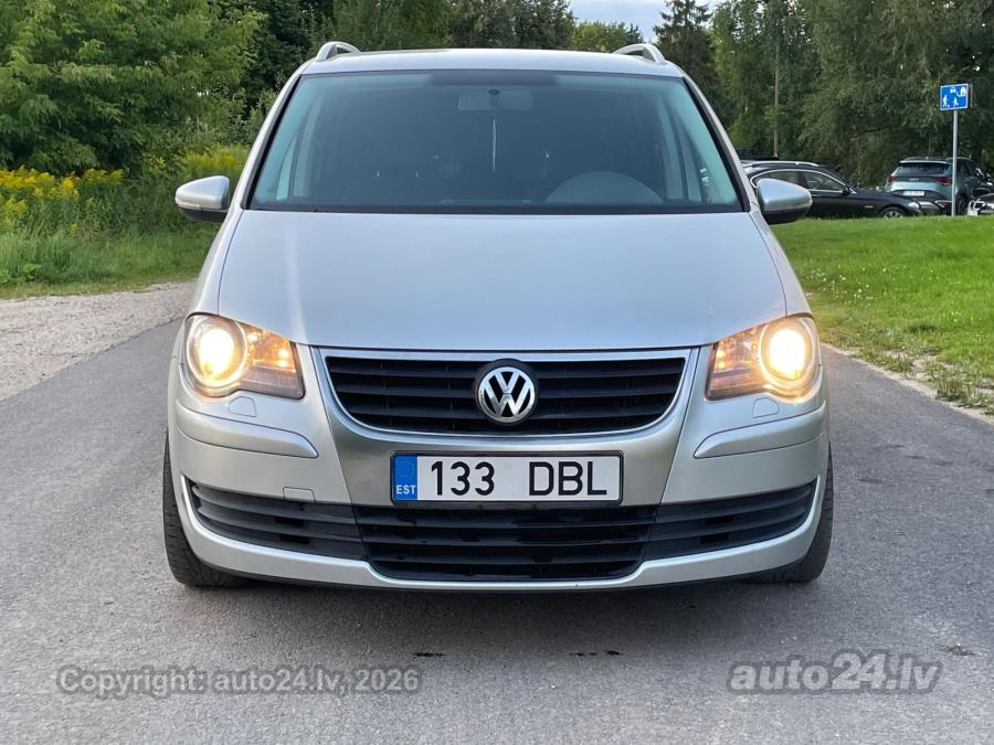 Pelēks Volkswagen Touran 2010 Tartu, ar dzinēja tilpumu 1.40 L un nobraukumu 263 tūkst. km par 2000 €, foto 3 vietnē AUTOMOTO.COM.LV