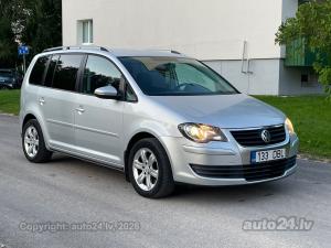 Pelēks Volkswagen Touran 2010 Tartu, ar dzinēja tilpumu 1.40 L un nobraukumu 263 tūkst. km par 2000 €, foto 4 vietnē AUTOMOTO.COM.LV