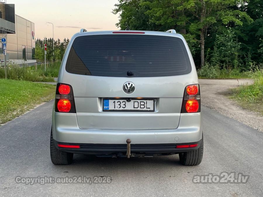 Pelēks Volkswagen Touran 2010 Tartu, ar dzinēja tilpumu 1.40 L un nobraukumu 263 tūkst. km par 2000 €, foto 6 vietnē AUTOMOTO.COM.LV