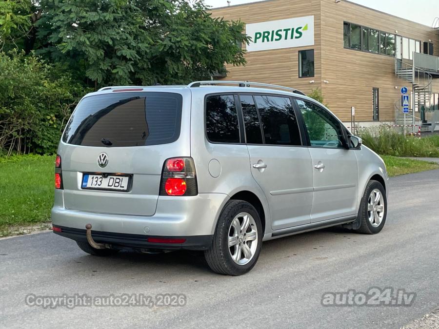 Pelēks Volkswagen Touran 2010 Tartu, ar dzinēja tilpumu 1.40 L un nobraukumu 263 tūkst. km par 2000 €, foto 7 vietnē AUTOMOTO.COM.LV