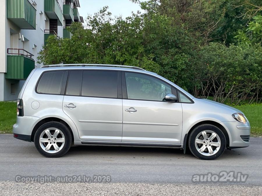 Pelēks Volkswagen Touran 2010 Tartu, ar dzinēja tilpumu 1.40 L un nobraukumu 263 tūkst. km par 2000 €, foto 8 vietnē AUTOMOTO.COM.LV