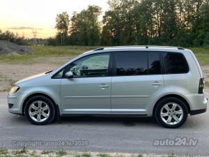 Pelēks Volkswagen Touran 2010 Tartu, ar dzinēja tilpumu 1.40 L un nobraukumu 263 tūkst. km par 2000 €, foto 9 vietnē AUTOMOTO.COM.LV