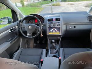Pelēks Volkswagen Touran 2010 Tartu, ar dzinēja tilpumu 1.40 L un nobraukumu 263 tūkst. km par 2000 €, foto 12 vietnē AUTOMOTO.COM.LV