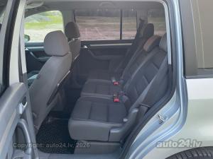 Pelēks Volkswagen Touran 2010 Tartu, ar dzinēja tilpumu 1.40 L un nobraukumu 263 tūkst. km par 2000 €, foto 13 vietnē AUTOMOTO.COM.LV