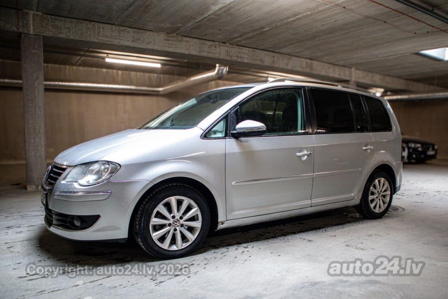 Grey Volkswagen Touran 2010 in Tallinn, with an engine capacity of 1.90 L and mileage of 357 thousand km for 5500 €, photo 7 on AUTOMOTO.COM.LV