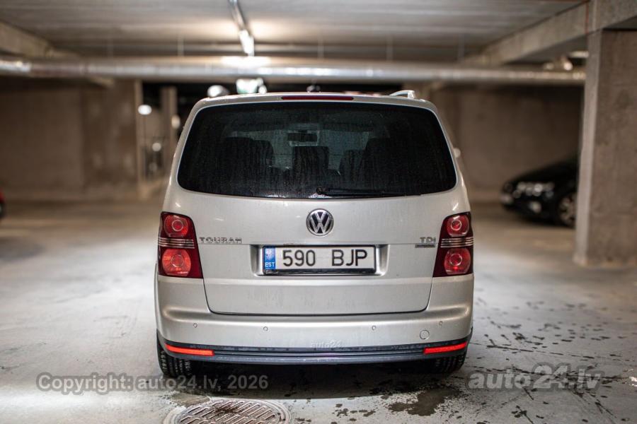 Grey Volkswagen Touran 2010 in Tallinn, with an engine capacity of 1.90 L and mileage of 357 thousand km for 5500 €, photo 9 on AUTOMOTO.COM.LV
