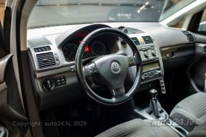Grey Volkswagen Touran 2010 in Tallinn, with an engine capacity of 1.90 L and mileage of 357 thousand km for 5500 €, photo 13 on AUTOMOTO.COM.LV