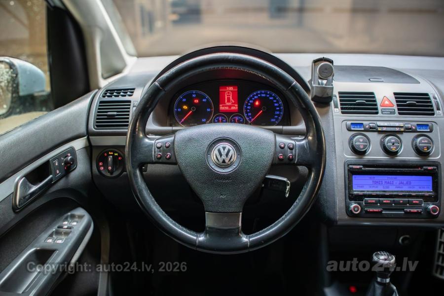 Grey Volkswagen Touran 2010 in Tallinn, with an engine capacity of 1.90 L and mileage of 357 thousand km for 5500 €, photo 14 on AUTOMOTO.COM.LV