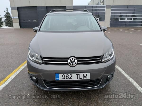 Grey Volkswagen Touran 2011 in Tartu, with an engine capacity of 2.00 L and mileage of 239 thousand km for 4550 €, photo 1 on AUTOMOTO.COM.LV