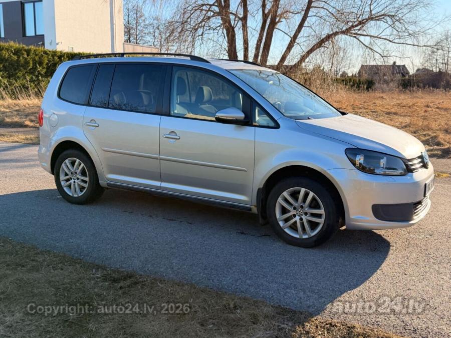 Grey Volkswagen Touran 2011 in Tallinn, with an engine capacity of 1.40 L and mileage of 208 thousand km for 5000 €, photo 2 on AUTOMOTO.COM.LV