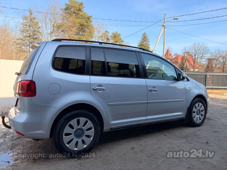 Grey Volkswagen Touran 2011 in Tallinn, with an engine capacity of 1.40 L and mileage of 208 thousand km for 5000 €, photo 3 on AUTOMOTO.COM.LV