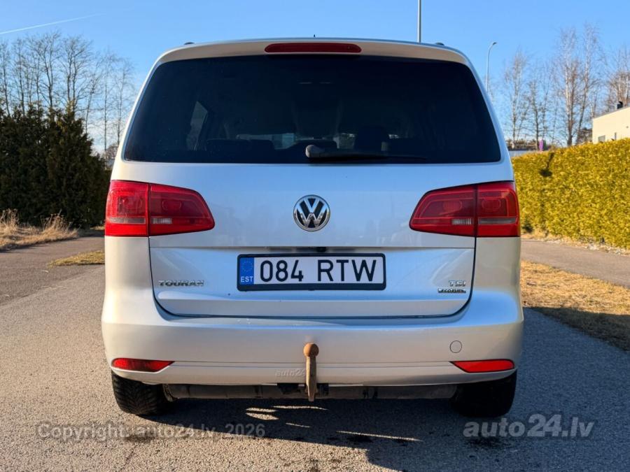 Grey Volkswagen Touran 2011 in Tallinn, with an engine capacity of 1.40 L and mileage of 208 thousand km for 5000 €, photo 5 on AUTOMOTO.COM.LV