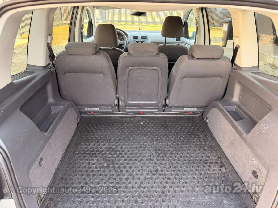 Grey Volkswagen Touran 2011 in Tallinn, with an engine capacity of 1.40 L and mileage of 208 thousand km for 5000 €, photo 18 on AUTOMOTO.COM.LV
