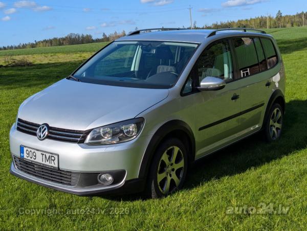 Pelēks Volkswagen Touran 2011 Tallina, ar dzinēja tilpumu 1.60 L un nobraukumu 165 tūkst. km par 5990 €, foto 1 vietnē AUTOMOTO.COM.LV