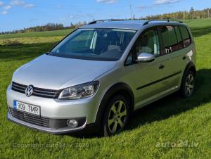 Pelēks Volkswagen Touran 2011 Tallina, ar dzinēja tilpumu 1.60 L un nobraukumu 165 tūkst. km par 5990 €, foto  vietnē AUTOMOTO.COM.LV