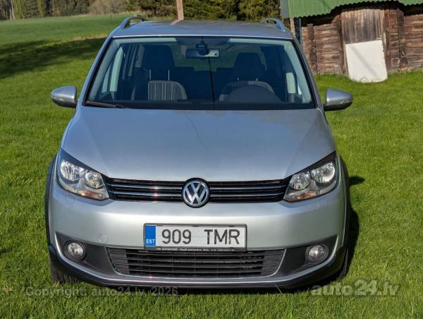 Pelēks Volkswagen Touran 2011 Tallina, ar dzinēja tilpumu 1.60 L un nobraukumu 165 tūkst. km par 5990 €, foto 2 vietnē AUTOMOTO.COM.LV
