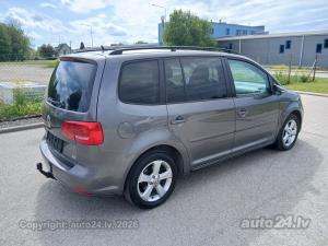 Grey Volkswagen Touran 2011 in Rakvere, with an engine capacity of 1.60 L and mileage of 279 thousand km for 4990 €, photo 3 on AUTOMOTO.COM.LV