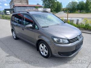 Grey Volkswagen Touran 2011 in Rakvere, with an engine capacity of 1.60 L and mileage of 279 thousand km for 4990 €, photo 4 on AUTOMOTO.COM.LV
