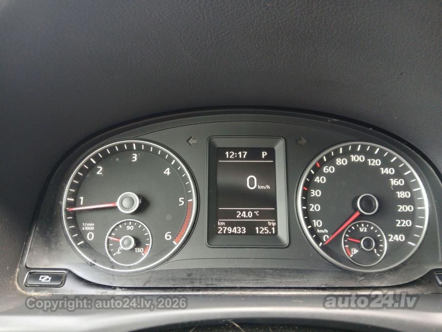 Grey Volkswagen Touran 2011 in Rakvere, with an engine capacity of 1.60 L and mileage of 279 thousand km for 4990 €, photo 8 on AUTOMOTO.COM.LV