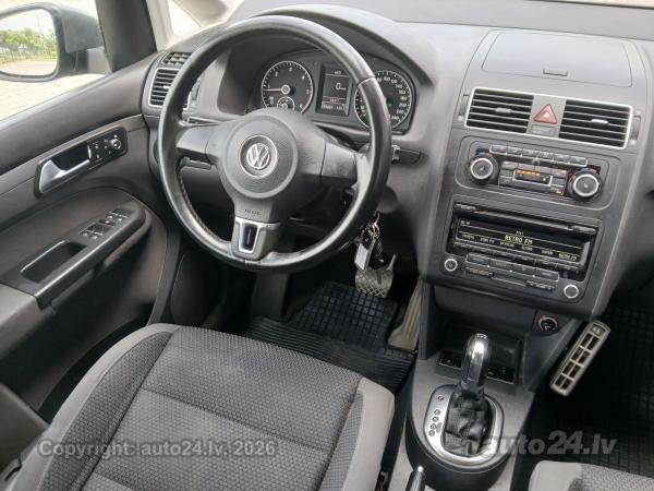 Pelēks Volkswagen Touran 2011 Rakvere, ar dzinēja tilpumu 1.60 L un nobraukumu 279 tūkst. km par 4990 €, foto 8 vietnē AUTOMOTO.COM.LV