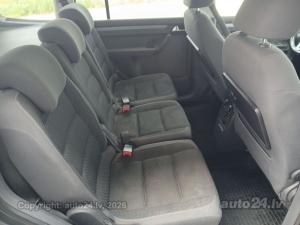 Grey Volkswagen Touran 2011 in Rakvere, with an engine capacity of 1.60 L and mileage of 279 thousand km for 4990 €, photo 11 on AUTOMOTO.COM.LV