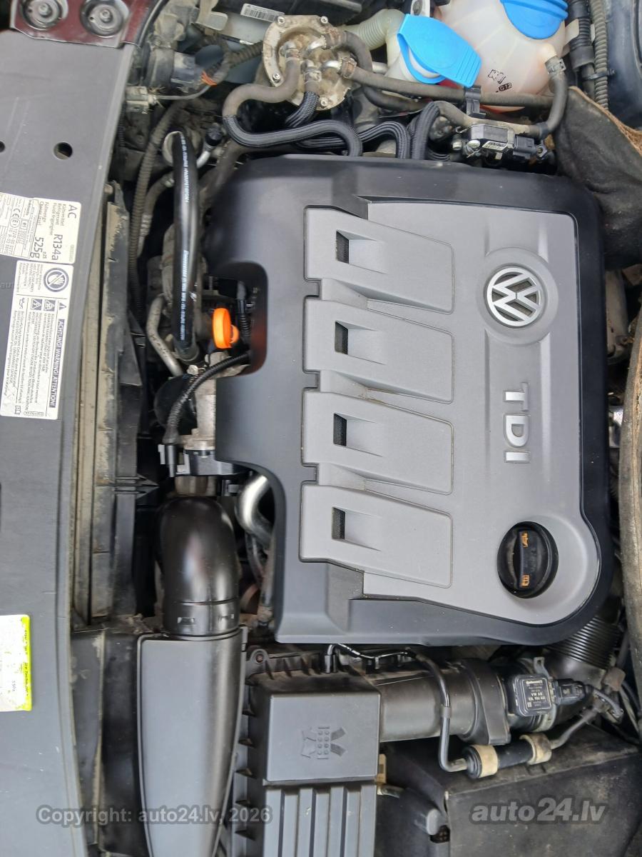 Grey Volkswagen Touran 2011 in Rakvere, with an engine capacity of 1.60 L and mileage of 279 thousand km for 4990 €, photo 12 on AUTOMOTO.COM.LV