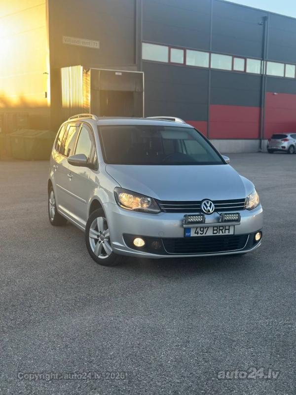 Grey Volkswagen Touran 2011 in Tartu, with an engine capacity of 1.60 L and mileage of 328 thousand km for 3999 €, photo 1 on AUTOMOTO.COM.LV