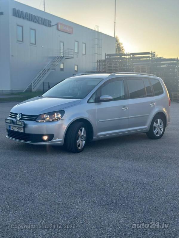Grey Volkswagen Touran 2011 in Tartu, with an engine capacity of 1.60 L and mileage of 328 thousand km for 3999 €, photo 4 on AUTOMOTO.COM.LV