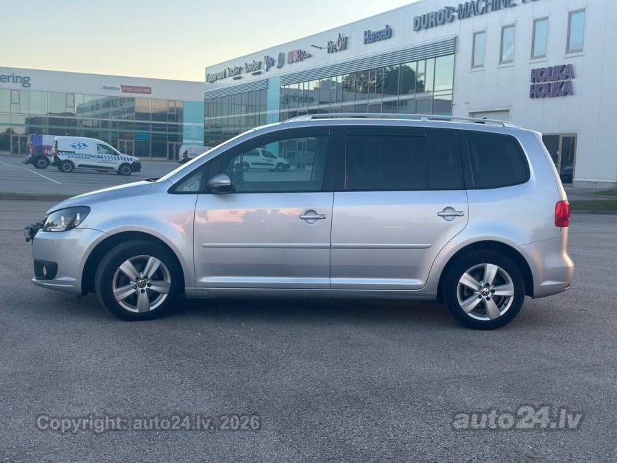 Pelēks Volkswagen Touran 2011 Tartu, ar dzinēja tilpumu 1.60 L un nobraukumu 328 tūkst. km par 3999 €, foto 6 vietnē AUTOMOTO.COM.LV