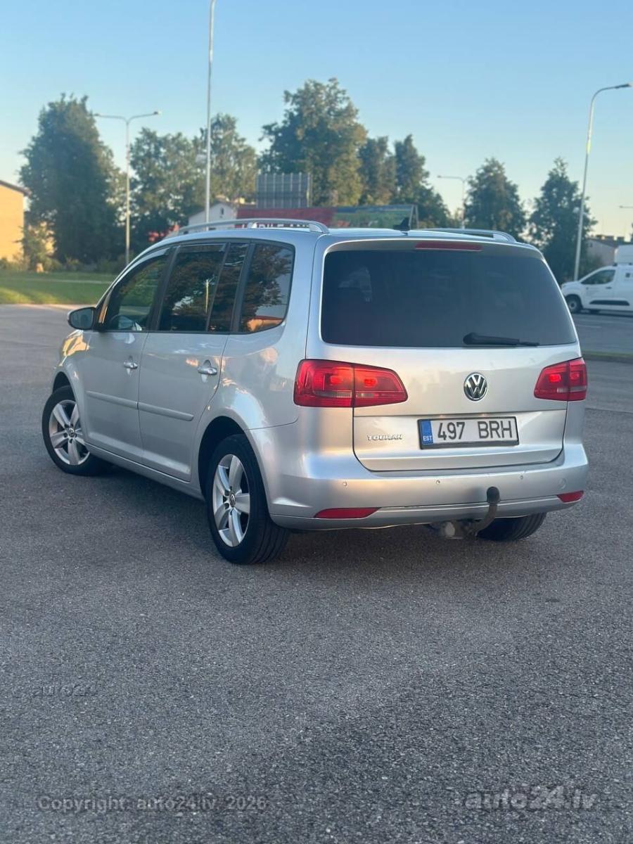 Pelēks Volkswagen Touran 2011 Tartu, ar dzinēja tilpumu 1.60 L un nobraukumu 328 tūkst. km par 3999 €, foto 7 vietnē AUTOMOTO.COM.LV