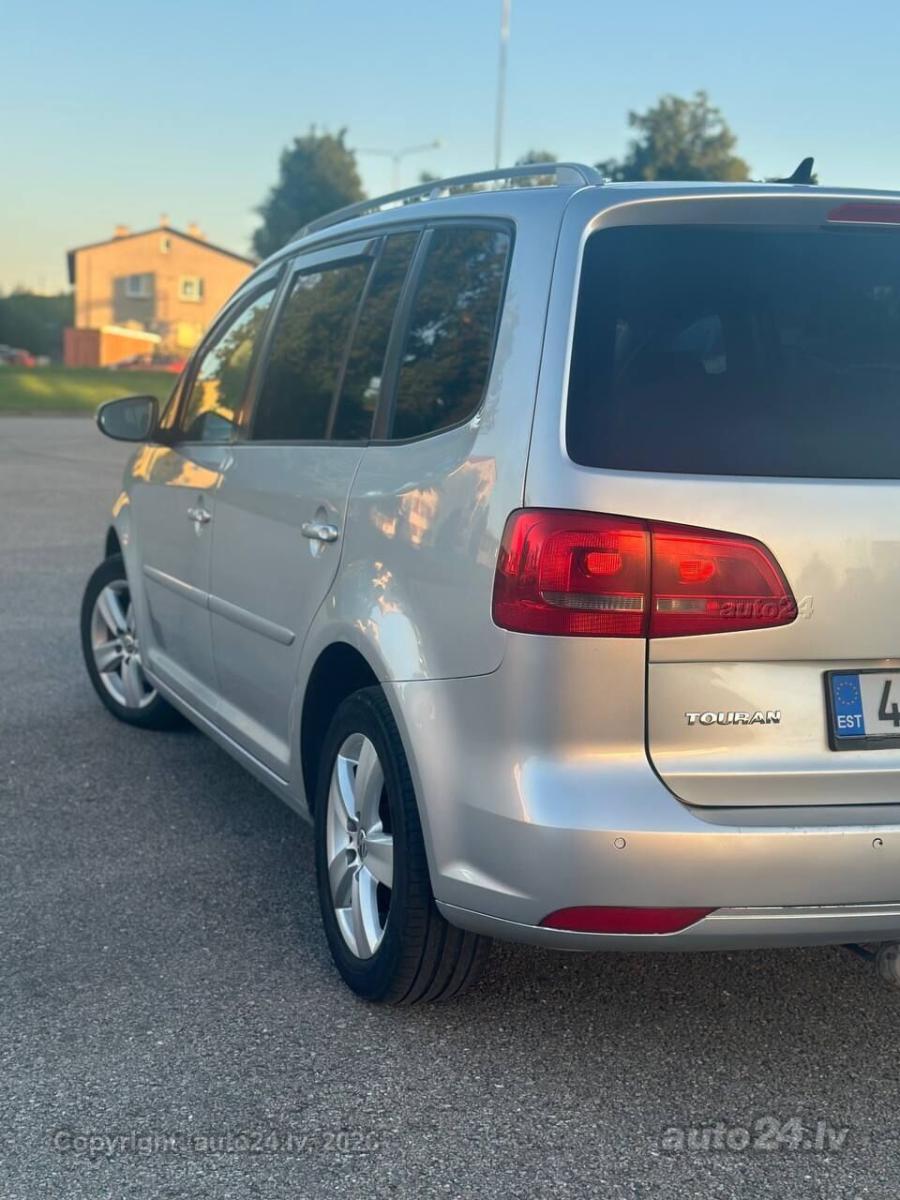 Pelēks Volkswagen Touran 2011 Tartu, ar dzinēja tilpumu 1.60 L un nobraukumu 328 tūkst. km par 3999 €, foto 8 vietnē AUTOMOTO.COM.LV