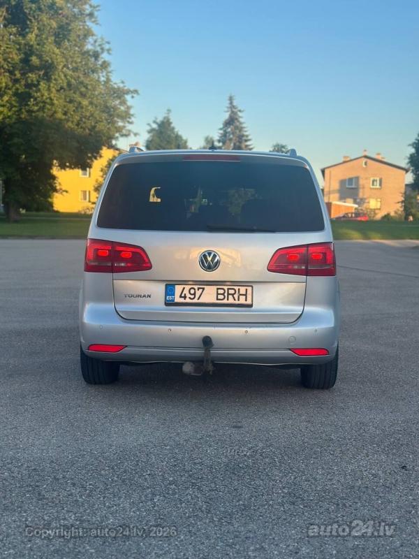Grey Volkswagen Touran 2011 in Tartu, with an engine capacity of 1.60 L and mileage of 328 thousand km for 3999 €, photo 8 on AUTOMOTO.COM.LV