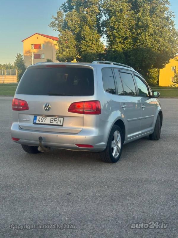 Grey Volkswagen Touran 2011 in Tartu, with an engine capacity of 1.60 L and mileage of 328 thousand km for 3999 €, photo 9 on AUTOMOTO.COM.LV