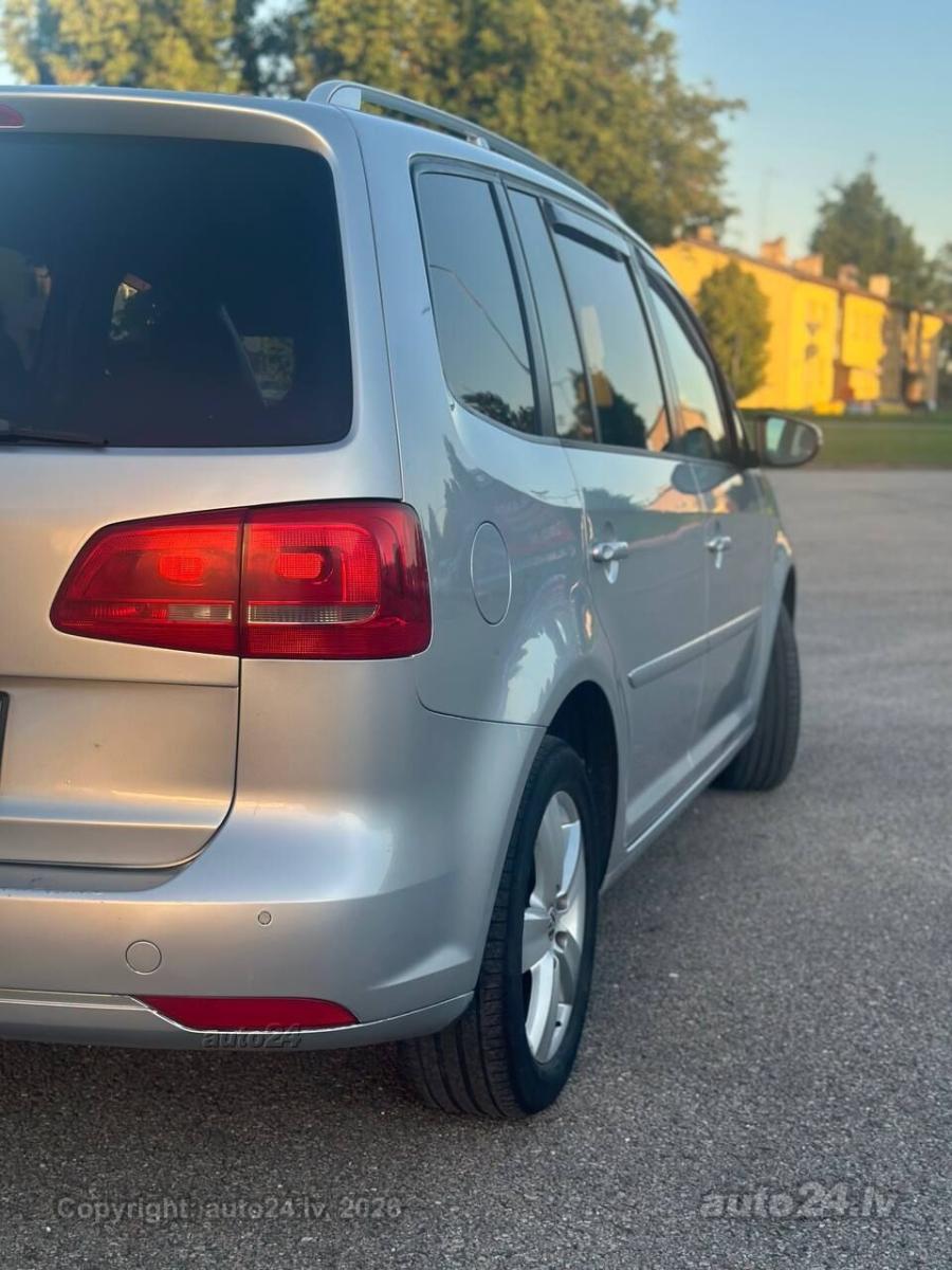 Pelēks Volkswagen Touran 2011 Tartu, ar dzinēja tilpumu 1.60 L un nobraukumu 328 tūkst. km par 3999 €, foto 11 vietnē AUTOMOTO.COM.LV