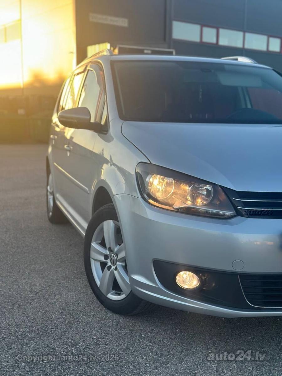 Pelēks Volkswagen Touran 2011 Tartu, ar dzinēja tilpumu 1.60 L un nobraukumu 328 tūkst. km par 3999 €, foto 13 vietnē AUTOMOTO.COM.LV