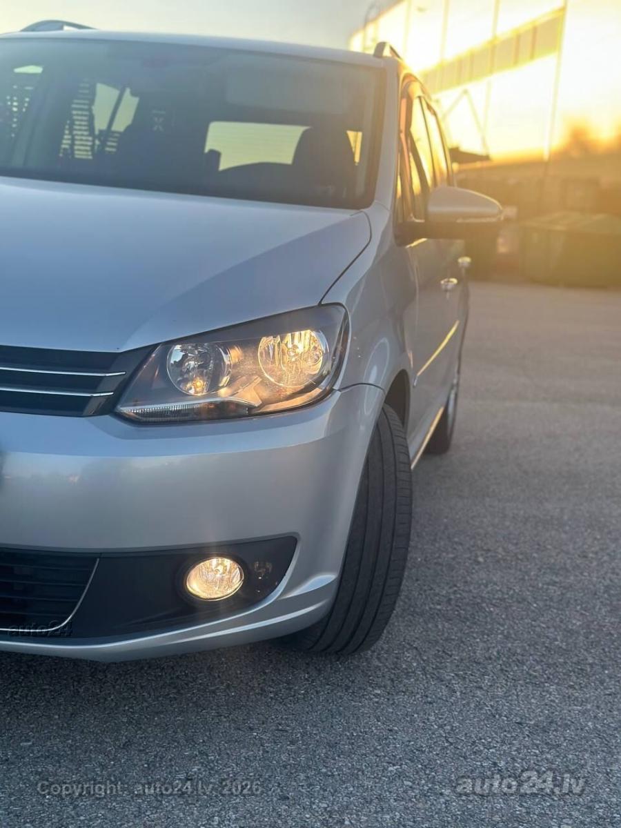 Pelēks Volkswagen Touran 2011 Tartu, ar dzinēja tilpumu 1.60 L un nobraukumu 328 tūkst. km par 3999 €, foto 14 vietnē AUTOMOTO.COM.LV